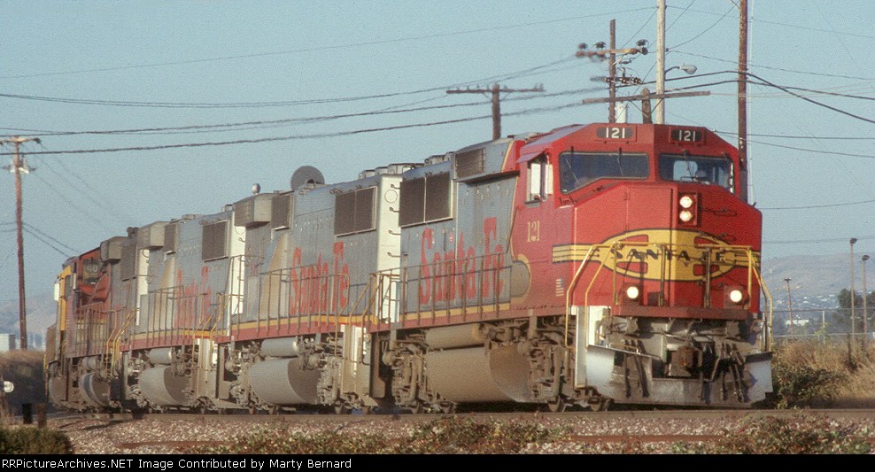 AT&SF 121 with Tr. 199 in 1991